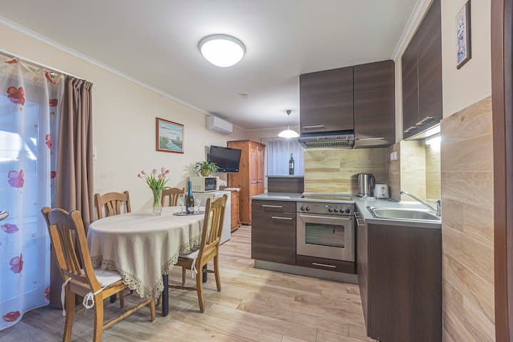 Besenyei Apartman - Silver - Sárvár