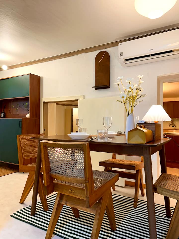 연세대, 신촌역이 가까운 엔틱스테이 3베드룸 / 신촌역 도보 5분 로컬스테이 - Seoul