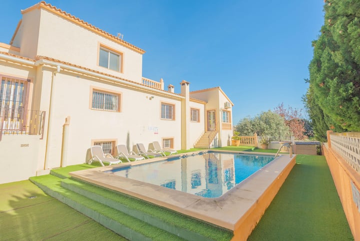 Encantadora Villa Mercasa En Calp - Calp