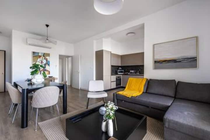 102 Piliou - City Views And Shared Rooftop Pool - Limassol