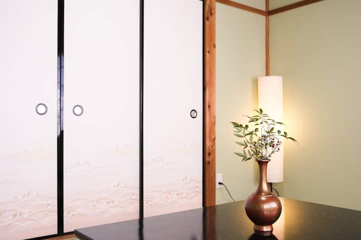 京の宿　稲荷さやか
日本一户建别墅90㎡  
体验真正的日本传统文化 
徒步2分钟可到伏見稲荷大社。 - Kyoto