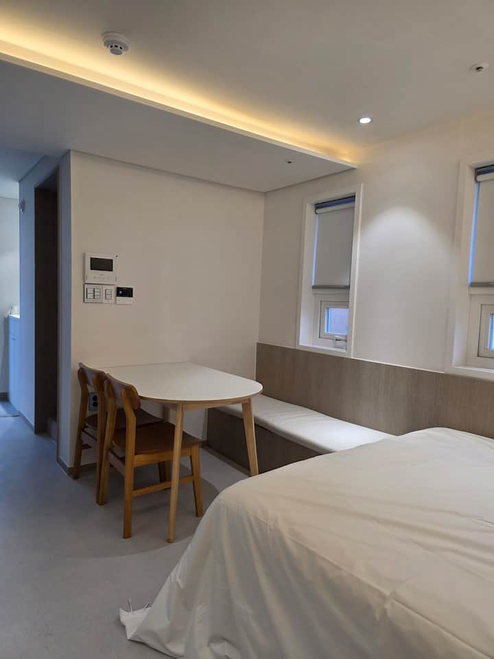 (Garosoogil) Moon /Netflix - Seoul