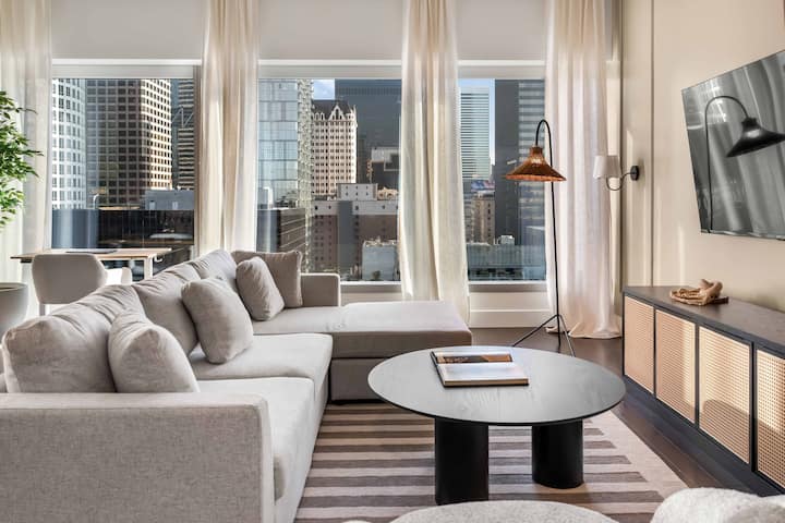 The Skyline® - Designer 2br In Dtla W/ Gym, Pool - Los Angeles, CA