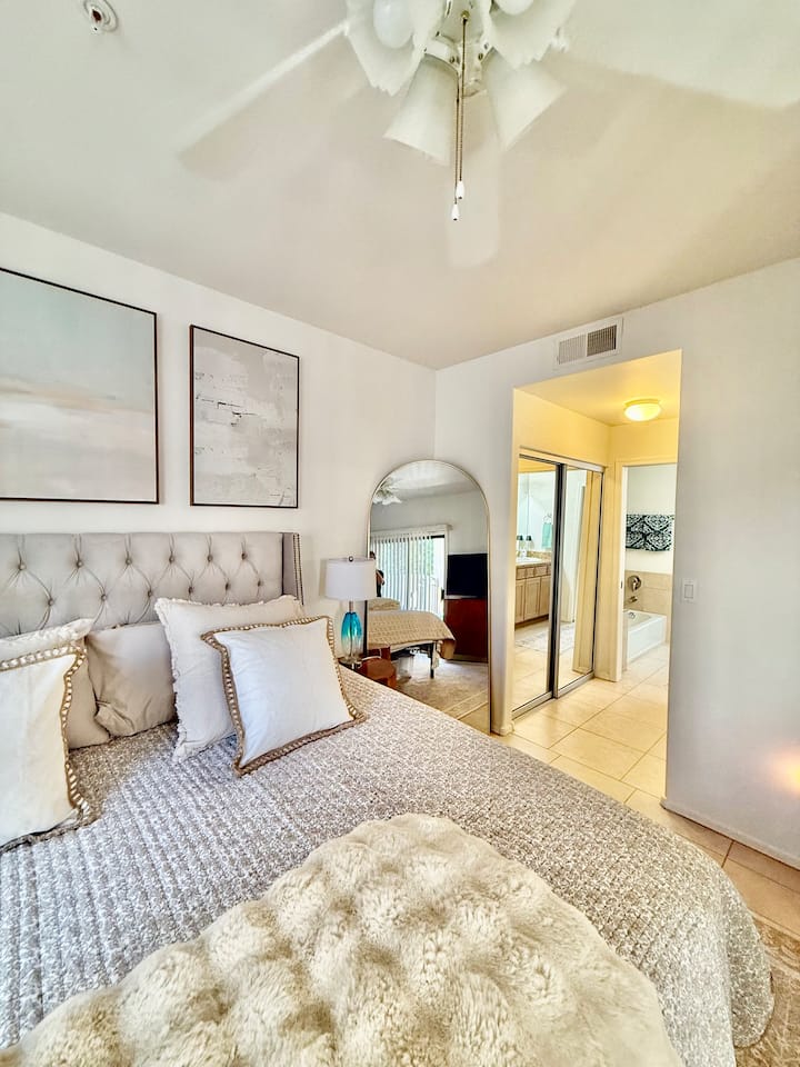 Sunny Luxe North Scottsdale 2 Bdrm Condo - Scottsdale, AZ