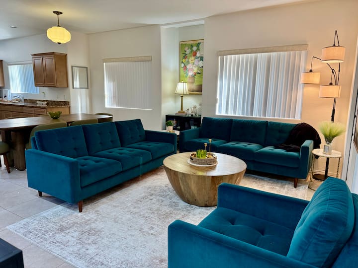 Sunny Luxe 2-bedroom Scottsdale Condo With Pool - Paradise Valley, AZ