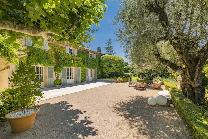 Jolie Villa Provençale Dans Un Domaine Privé - Mougins