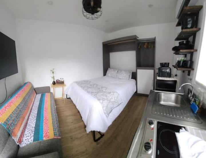 Work & Relax | Private Studio W/ Patio - Pasadena, CA