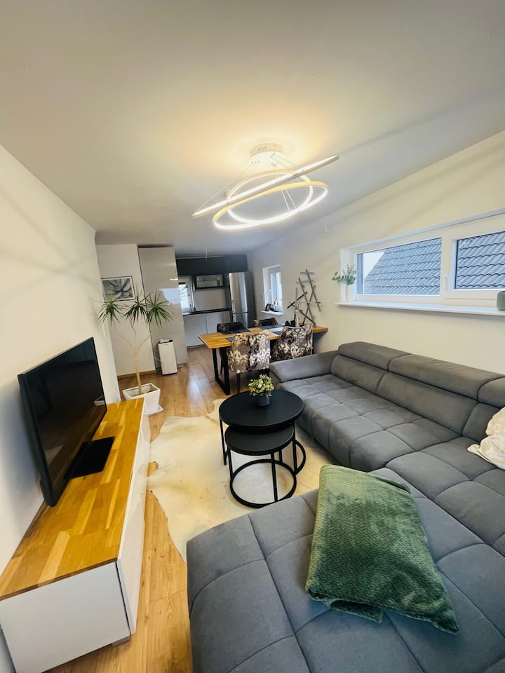 Hochwertige Designwohnung & Perfekter Anbindung - Neutraubling