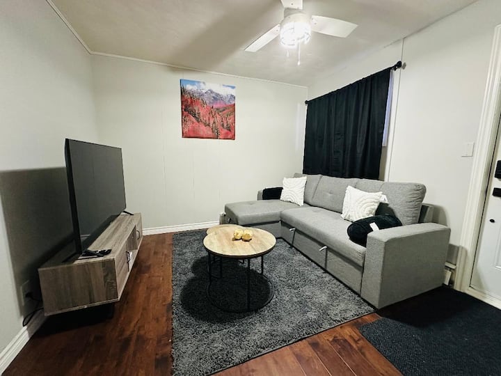 Cozy Private Apartment With 2 Queen Size Beds - Moncton