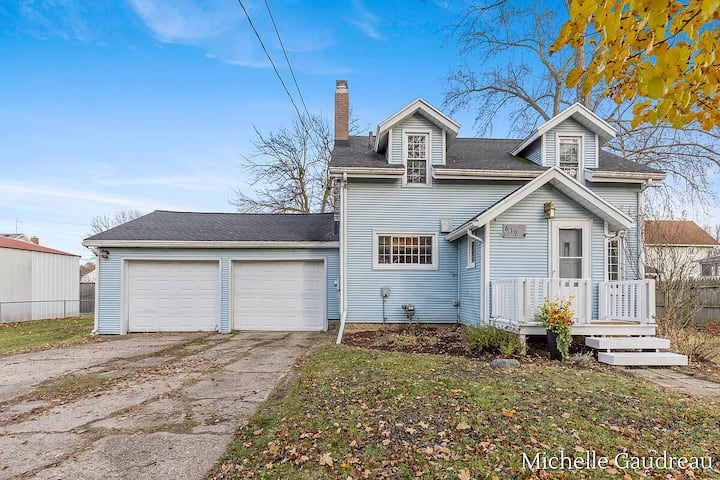 “Something Blue” House, Downtown Hastings - Hastings, MI