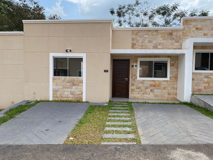 Casa Dentro De Condominio Cerrado En Luque - Paraguay