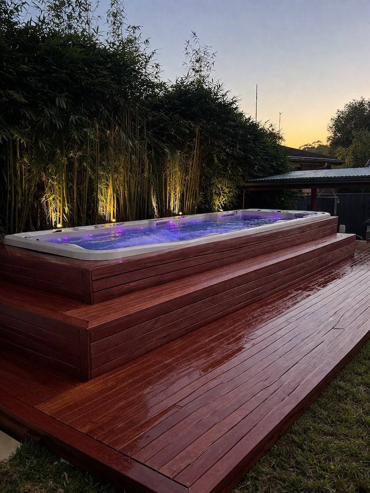Hot Swimming Pool/spa Family Retreat - The Entrance