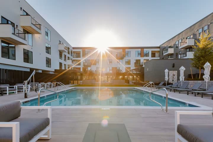 Stay Golden Phx | Resort Pool, Firepits, Gym - Phoenix Zoo, Phoenix