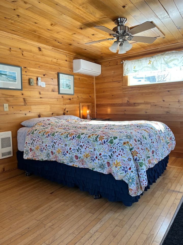 Cozy Private Cottage With Deck - St. Andrews