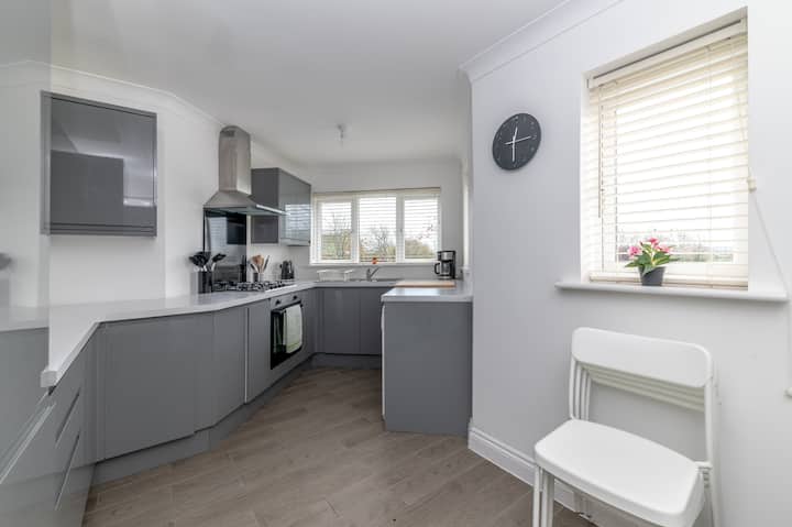Long Stay Discounts| 4br- Contractors | Bedford - Bedford