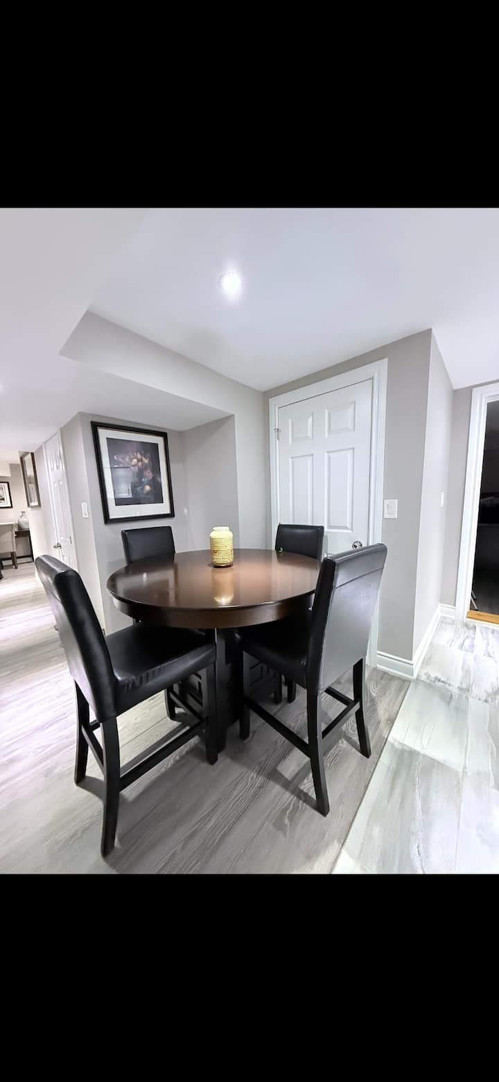 Solo Traveler One Bedroom Basement Apartment. - Oshawa