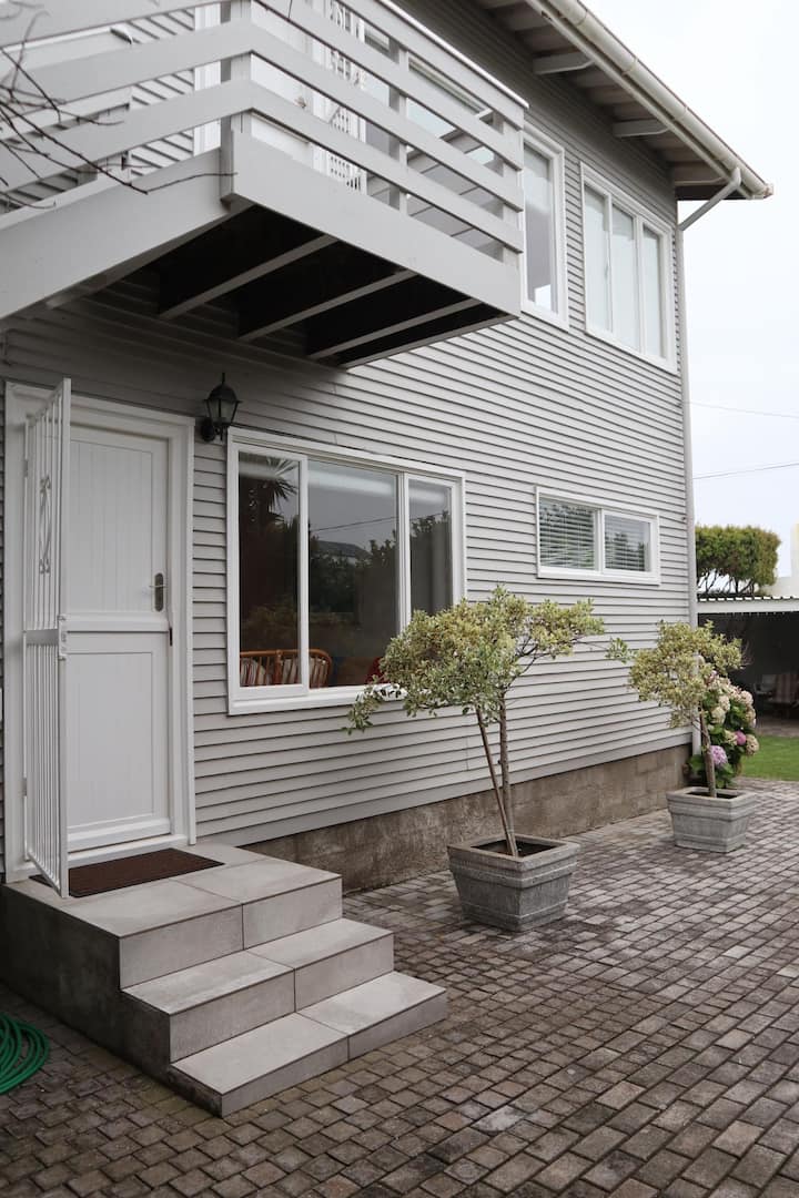 Modern And Spacious Apartment Close To The Sea. - Onrus