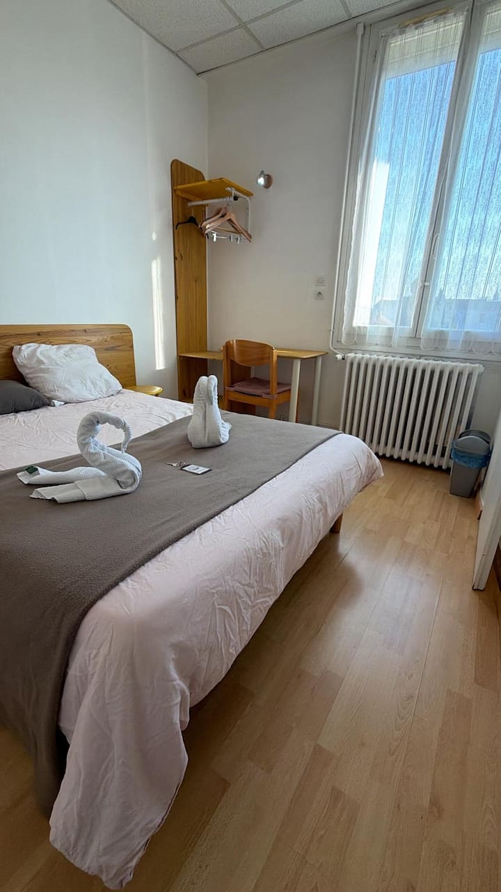 Chambre Avec Sdb Et Wc Privés - Cuisine Commune - Angoulême