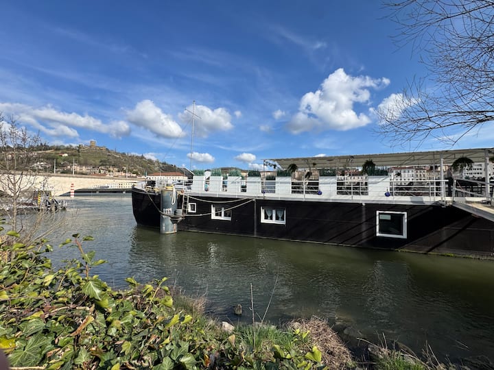 Escale Magique à Bord D’une Péniche D’exception - Givors
