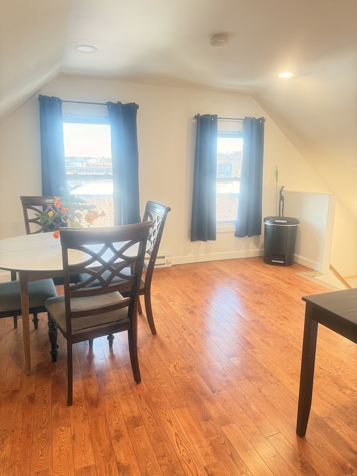 Pleasant 3bedroom Rental Close To Trains & Shops - Malden, MA