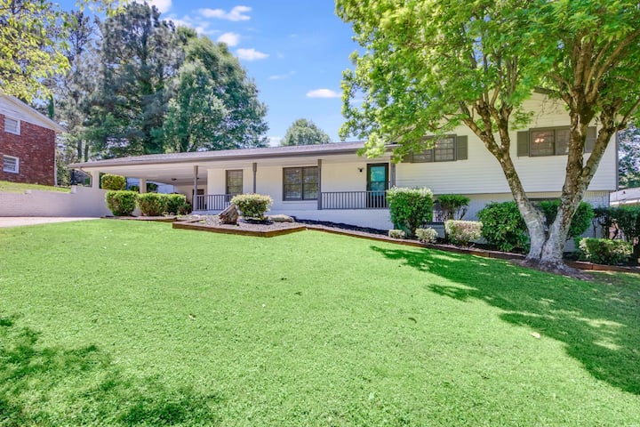 Georgia's Apple - Jonesboro, GA