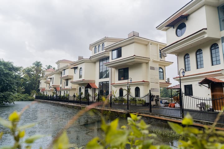 The Parra Hideaway | Pvt Pool & Chef | 4 Bedrooms - Goa