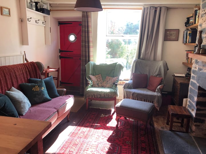 Cosy Historic Chapel Retreat In Secluded Courtyard - Barmouth