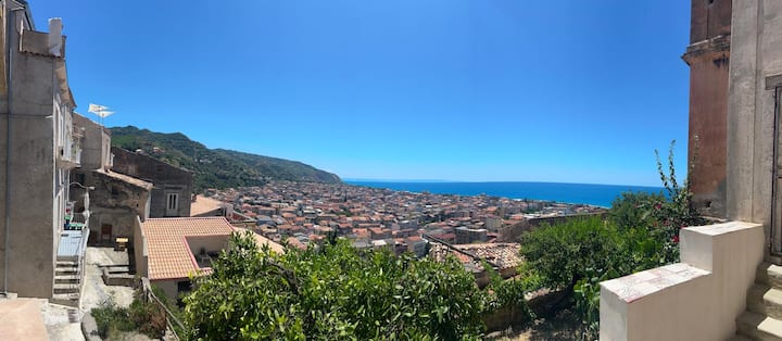 Magnificent Historic Clifftop Apartment Sea View - Amantea