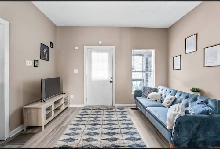 Centrally Located Long Or Short Stays ! - Irvington Historic District, IN