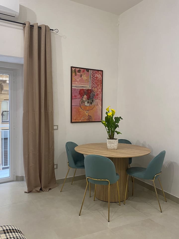 Elegante E Confortevole Appartamento In Centro - Naples