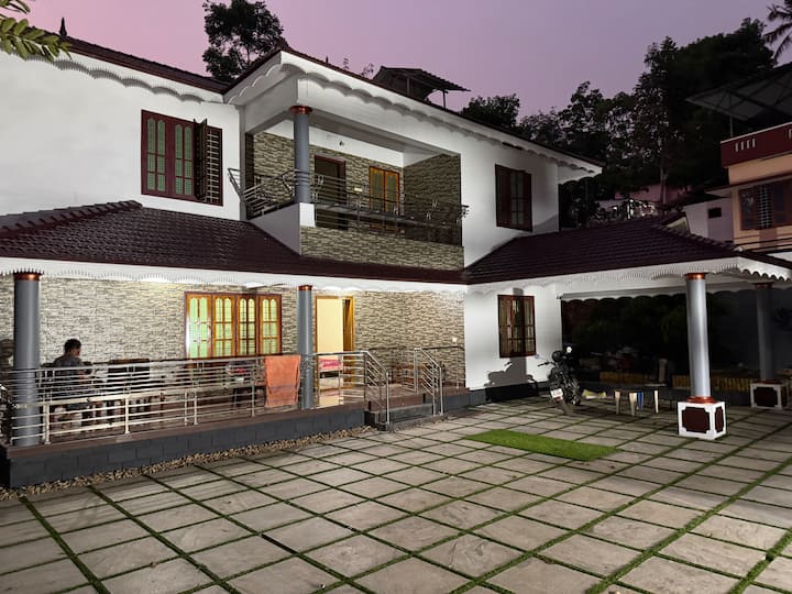 Entire Villa Stay|lifeline Hospital Area |Adoor - Adoor