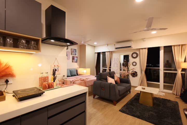 Blanchaus Stays | Cozy Luxury Near Airport - Inde