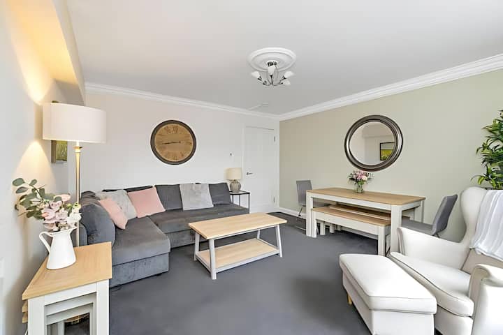 Grand Caledonian | Pool, Terrace, Parking, Sleeps8 - Edinburgh