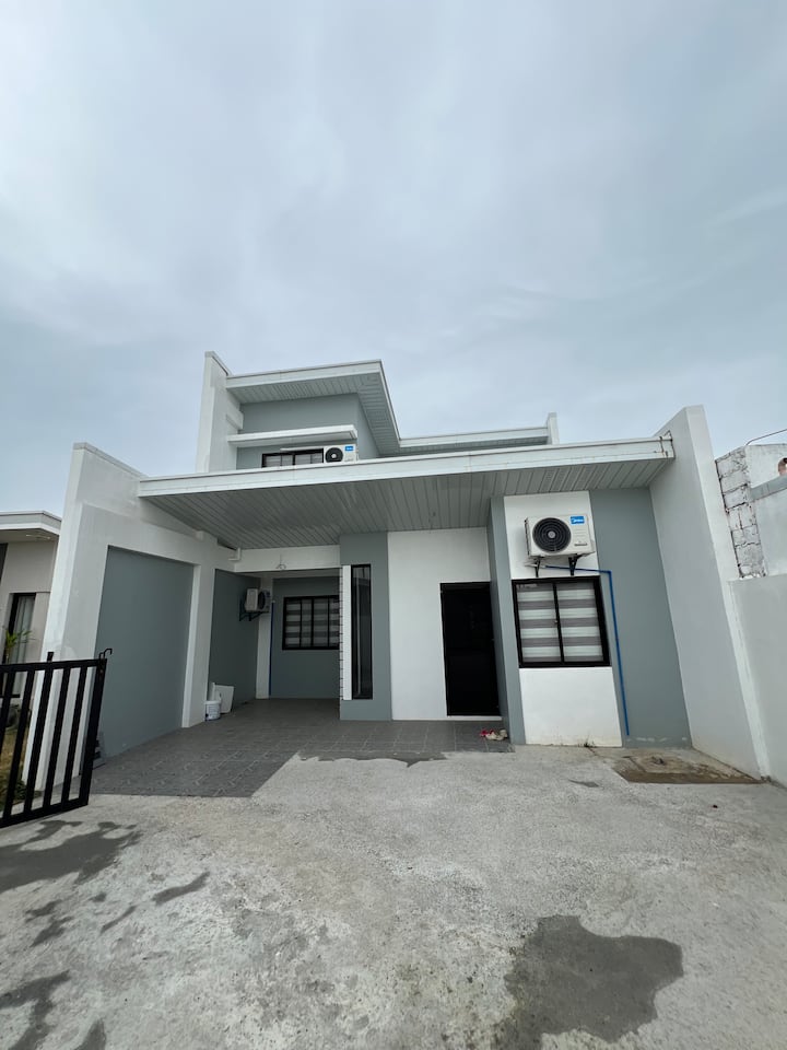 House With Big Parking Space - Amaia - Manaoag