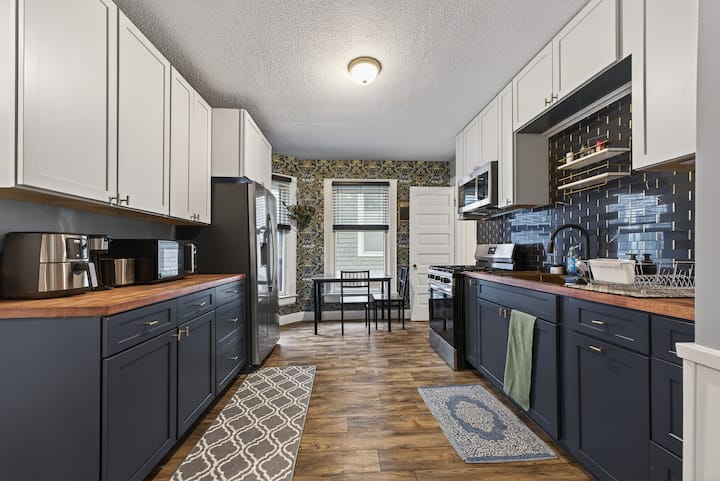 Classic Heritage Hill 2 - Fully Remodeled - Calvin University, Grand Rapids