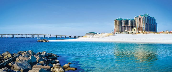 3 Bedroom Deluxe Pool View At Emerald Grande - Destin, FL
