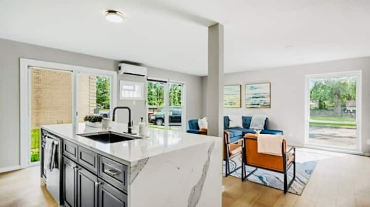 Modern Luxury On Dante – Fully Updated Condo - Berkley, MI