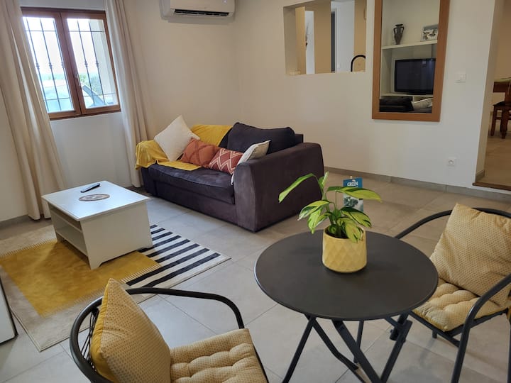 Charmant Appartement Atypique Dans Une Maison - Beaucaire
