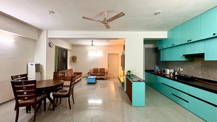 The Bachelor's Pad - Gandhinagar