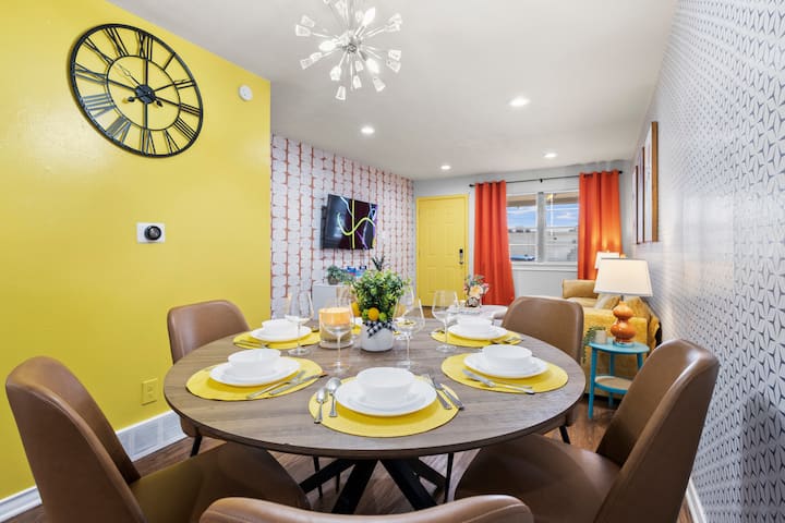 Stylish Retreat  Walkable  Near Dt Dallas - Dallas, TX
