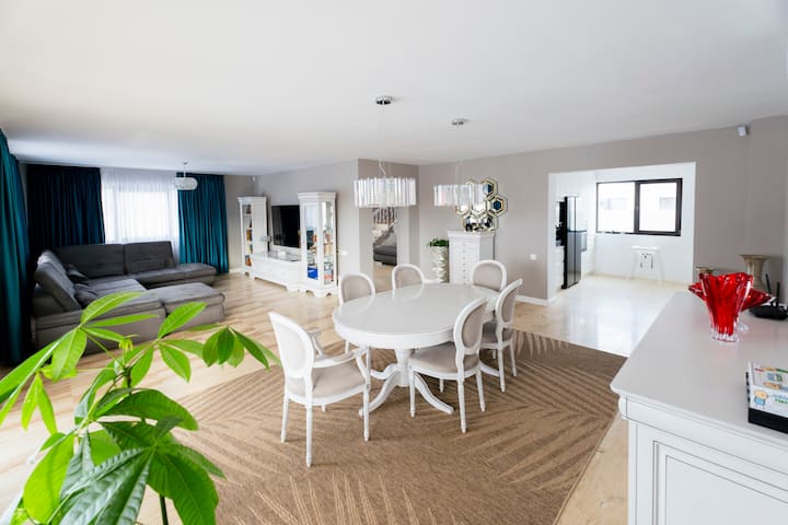 Vila Meditteran 
Liniste & Natura - Comuna Cornu