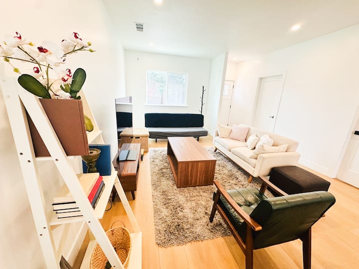 Your Launchpad Into San Francisco And West Oakland - Oakland, CA