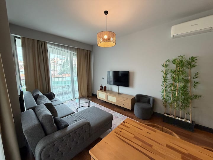 Stylish 1br Apt. In Beyoğlu; Pool, Spa, Parking - Balat