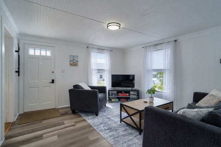 Coastal Gem - Charming 3br Home, Steps To Beach! - Rhode Island