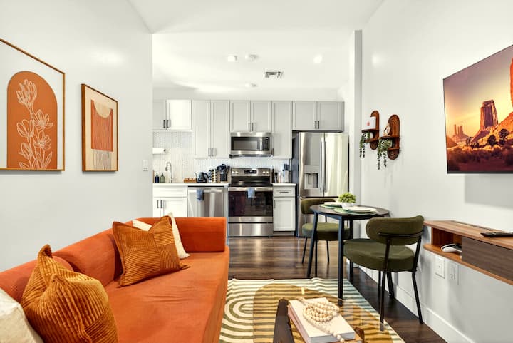 Stay Golden Phx | Resort Pool, Firepits, Gym - Phoenix, AZ