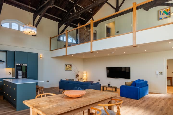 Luxury Riverside Duplex Apartment For 4 - Ross-on-Wye