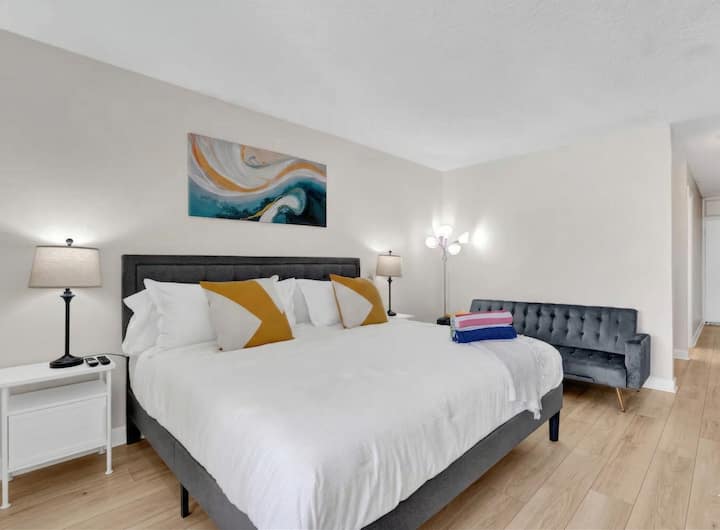 Oceanside Getaway: Condo With King Bed - Daytona Beach, FL