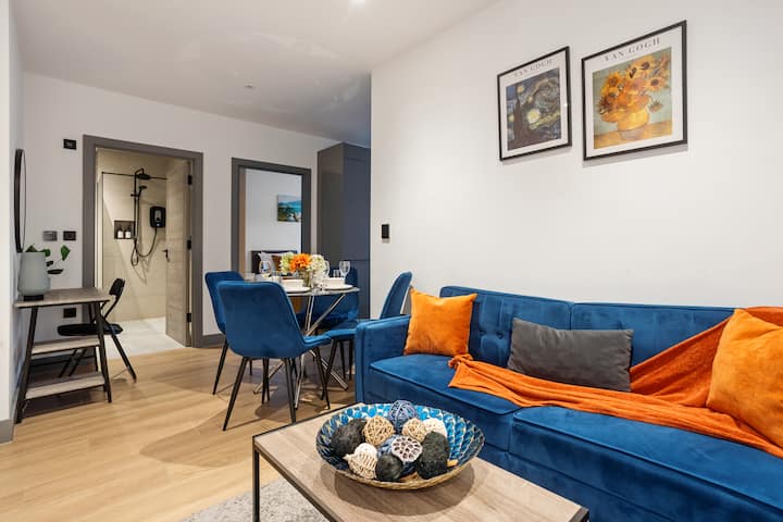 Modern 2-bed Flat In North Finchley | Contractors - Barnet