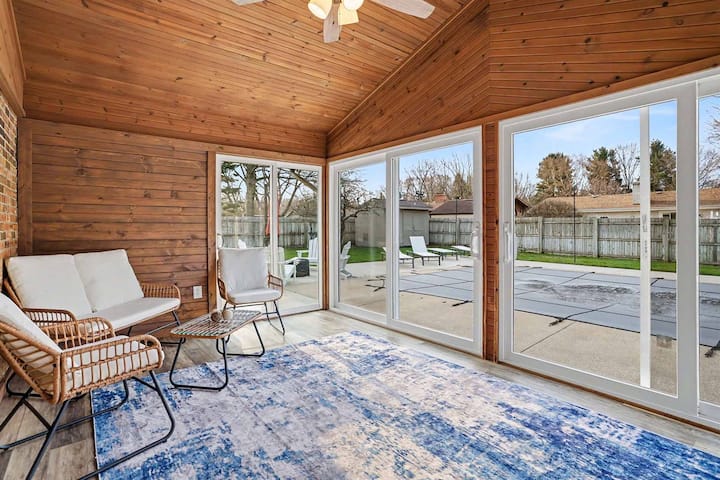 Redwood Retreat | Pool | Fire-pit | Wineries - Stevensville, MI