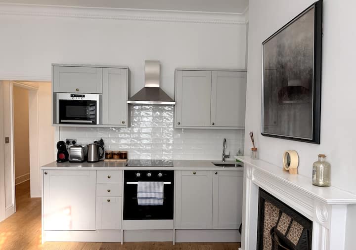 Wonderful 2 Bedroom Flat In Pontcanna - カーディフ